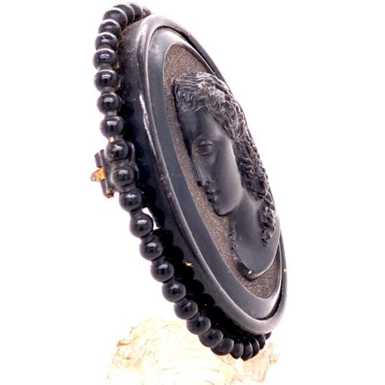 How to identify antique Whitby jet jewellery | An guide jet collecting